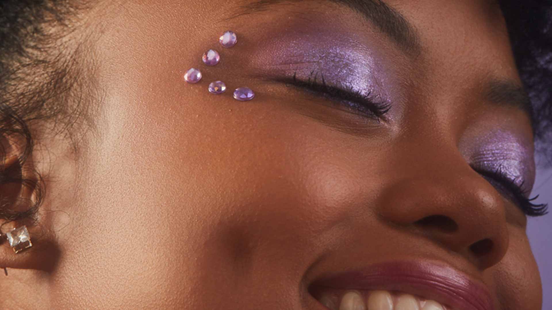 How to Do Rhinestone Makeup and Keep It in Place