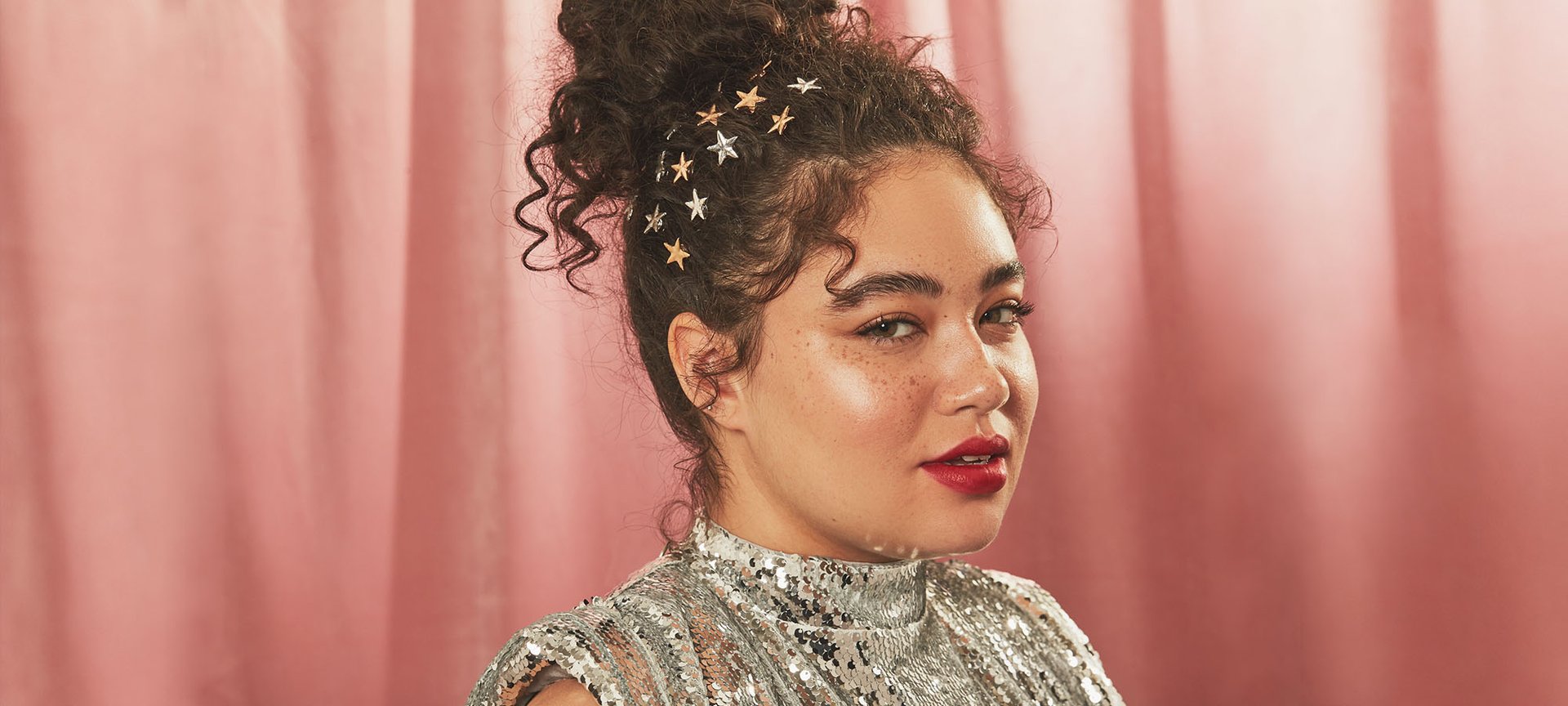 A Three-Step Messy Bun Tutorial - L’Oréal Paris