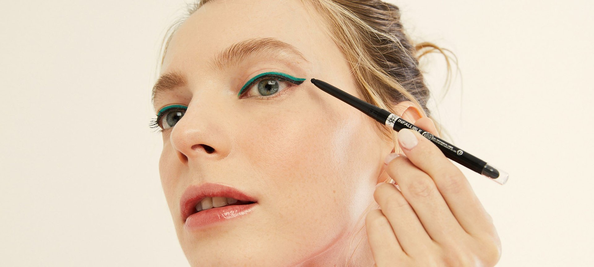 Colored Eyeliner: How Do You Wear Colored Eyeliner? - L’Oréal Paris