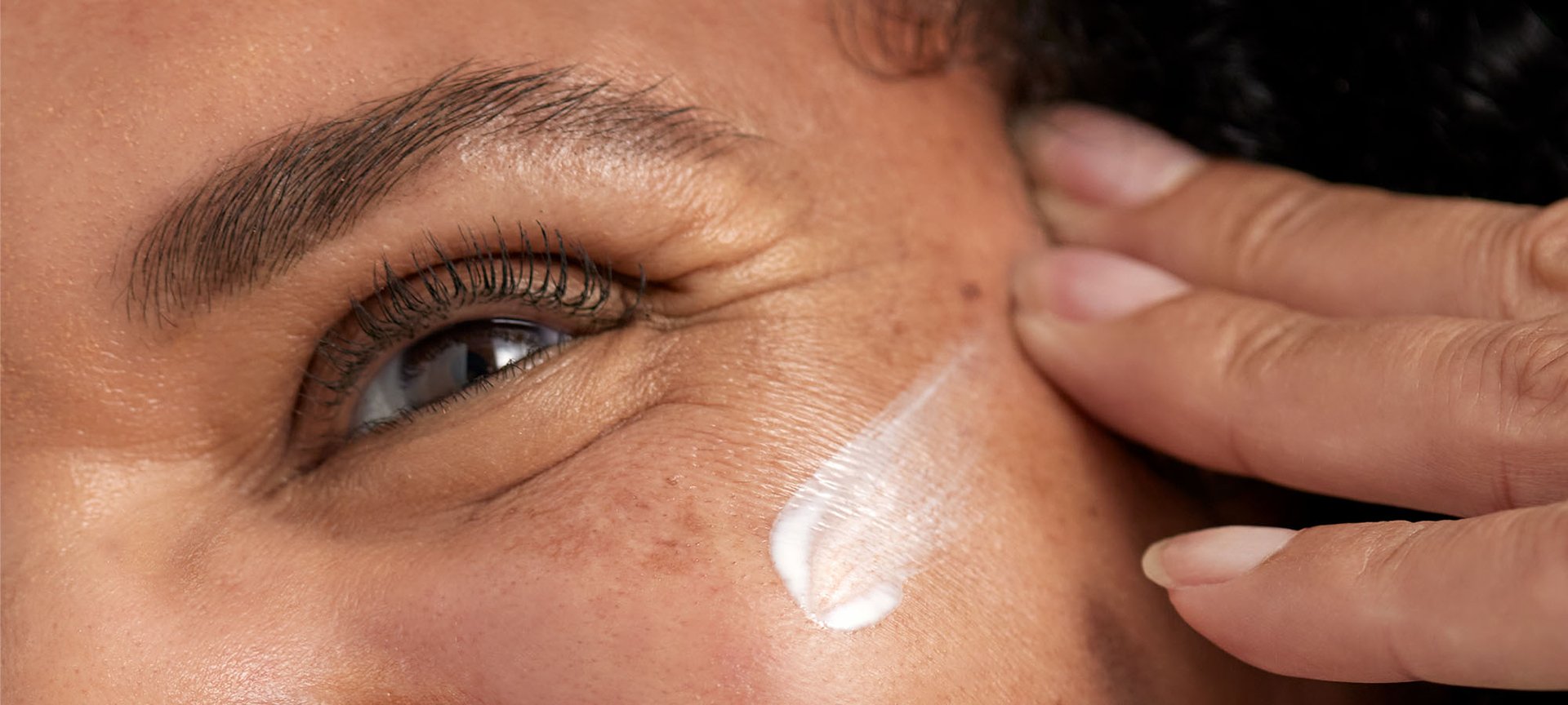 How to Get Rid of Crow’s Feet Wrinkles - L’Oréal Paris