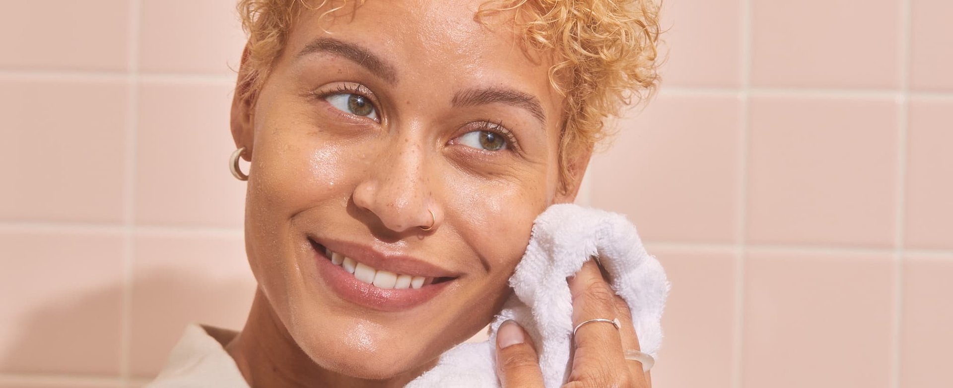 What Causes Oily Skin and How Do You Manage It? - L’Oréal Paris