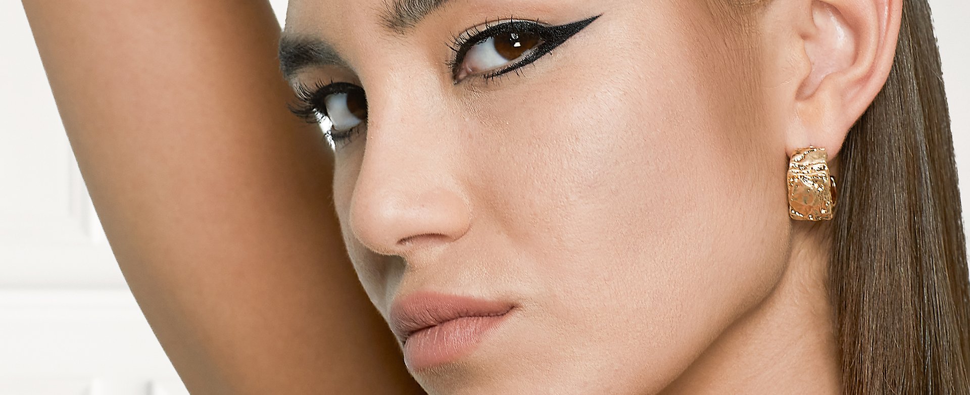 how to draw a beard on your face with eyeliner